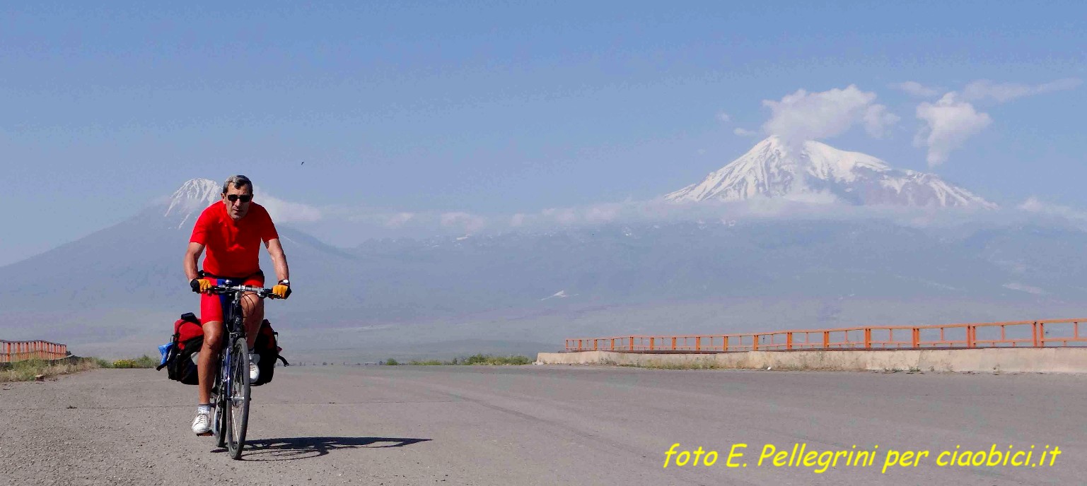 Cicloturismo in Armenia. Lirica di Gevorg Emin.